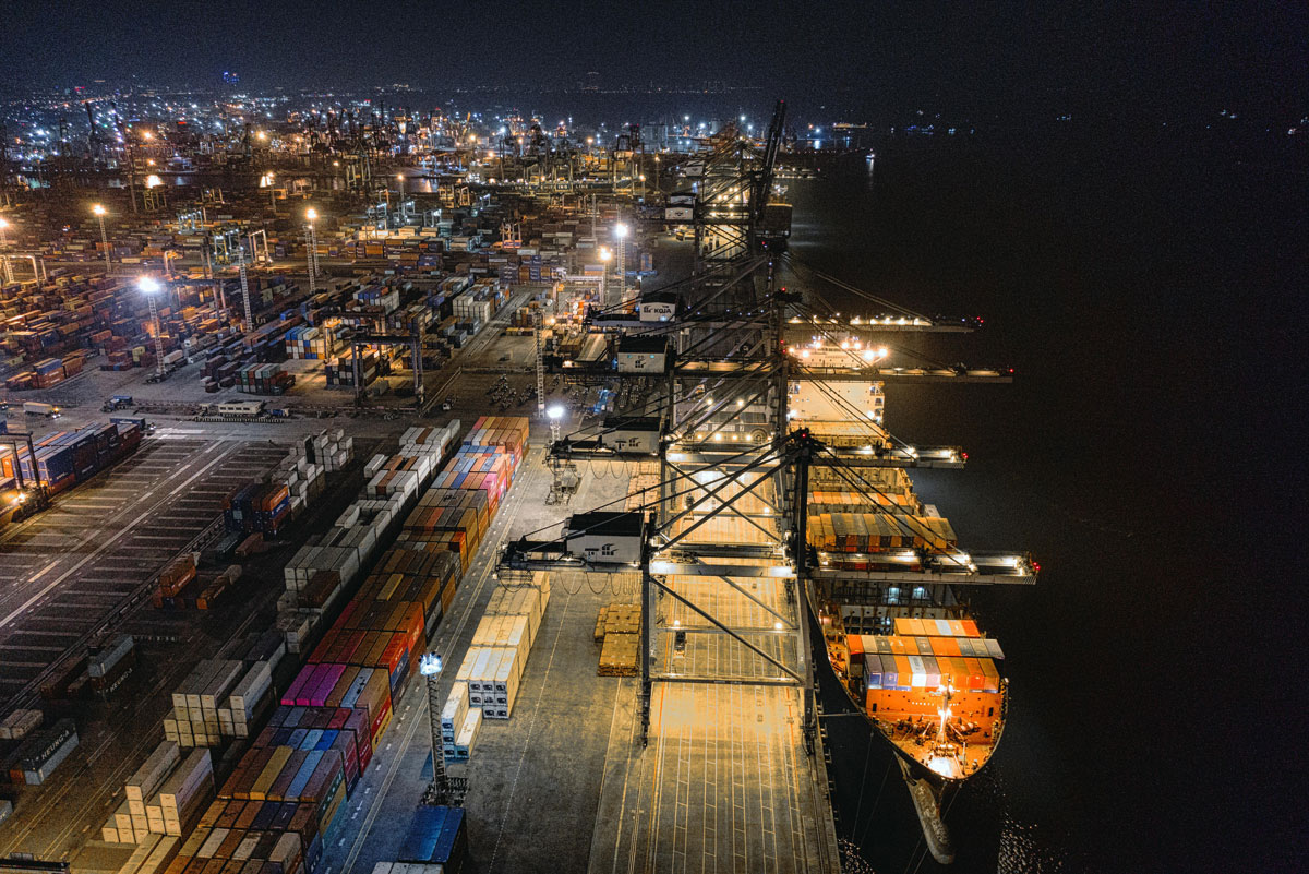U.S. Port Strike Begins: Dockworkers Walk Out, Shutting Down Major East ...